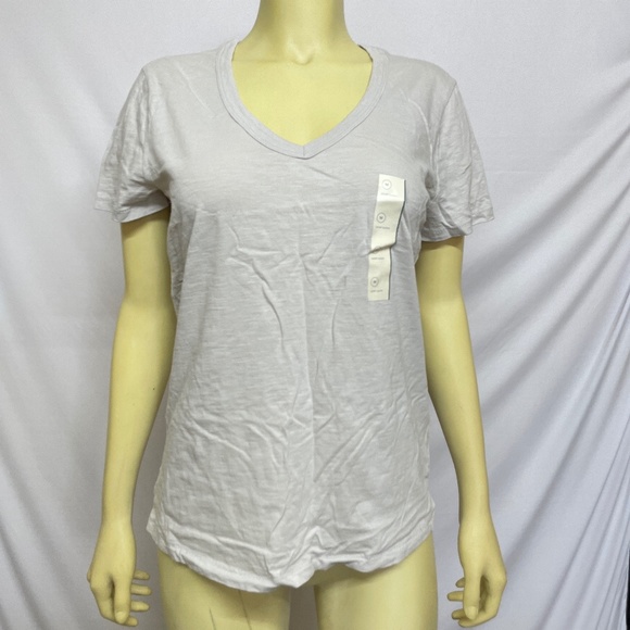 Universal Thread | Tops | Nwt Universal Thread V Neck Tee Short Sleeve ...